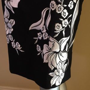 White House Black Market | Skirts | Whbm Floral Embroidered Sateen ...